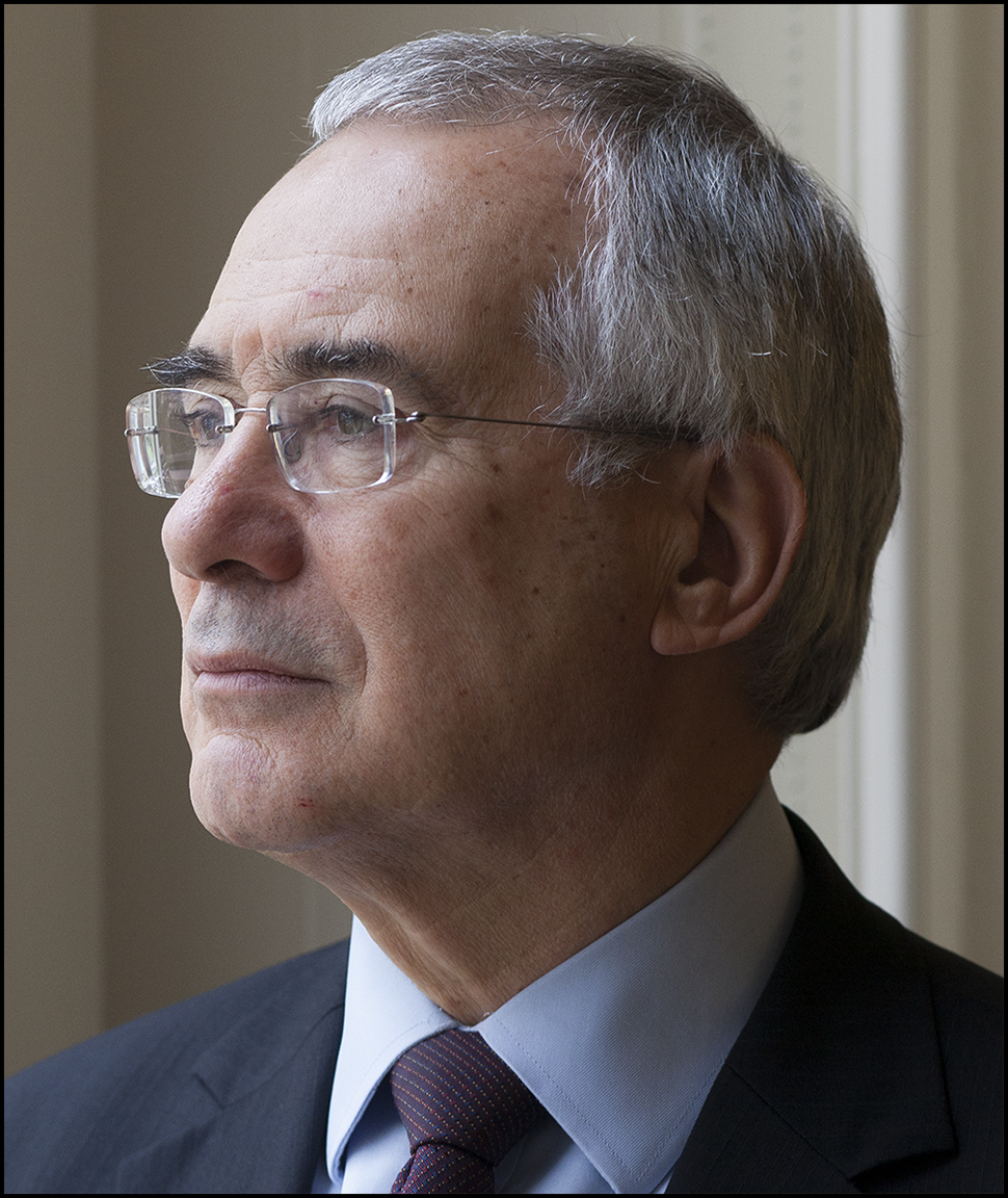 Portraits of an establishment