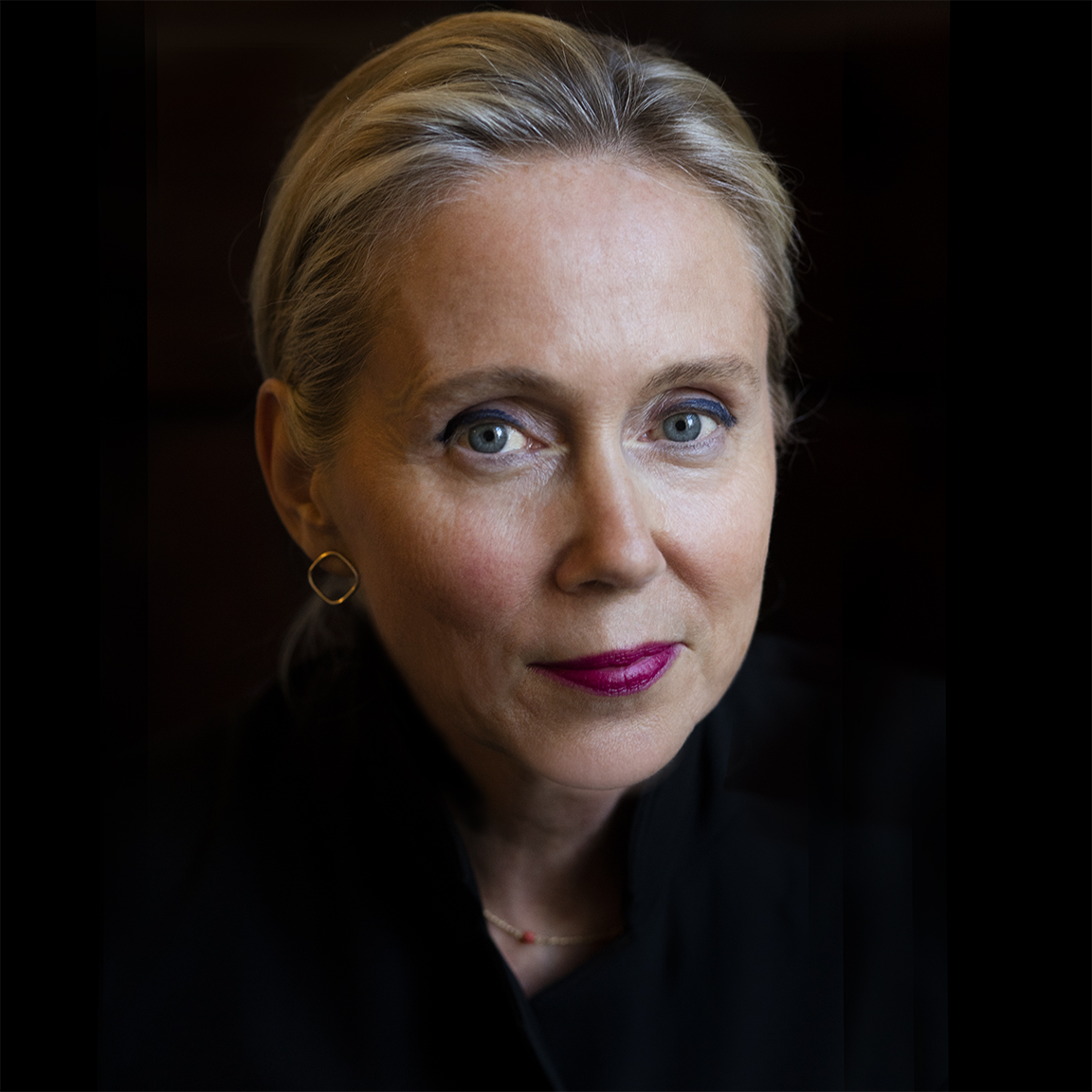 Portraits of an establishment